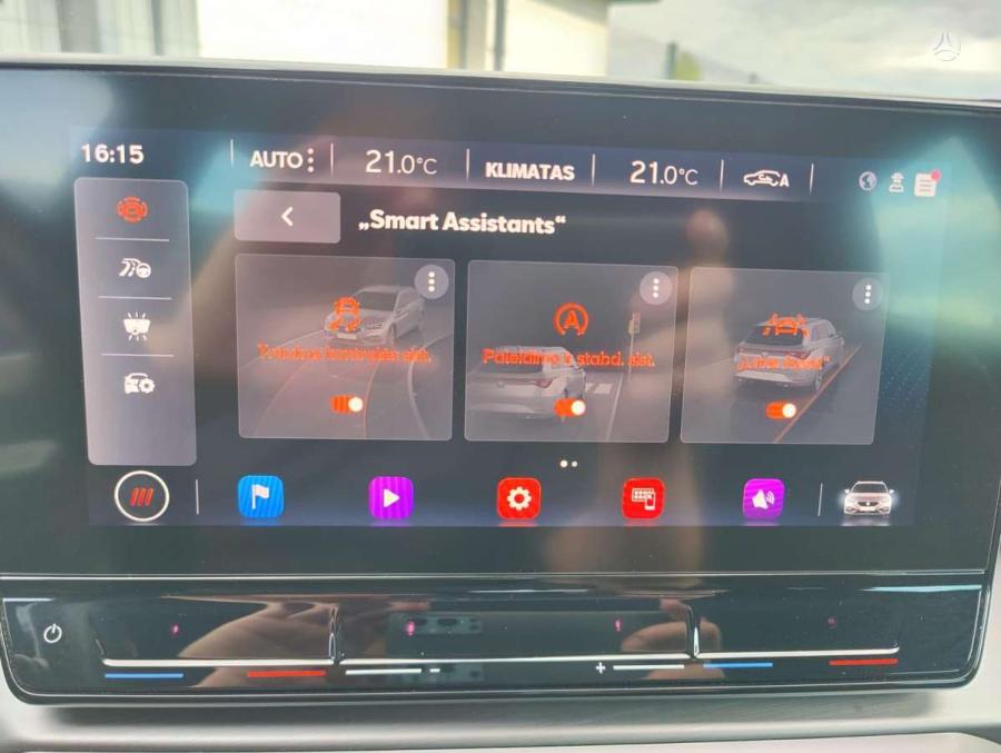 Red SEAT Leon 2022 in Kaunas, with an engine capacity of 1.97 L and mileage of 234 thousand km for 14700 €, photo 31 on AUTOMOTO.COM.LV