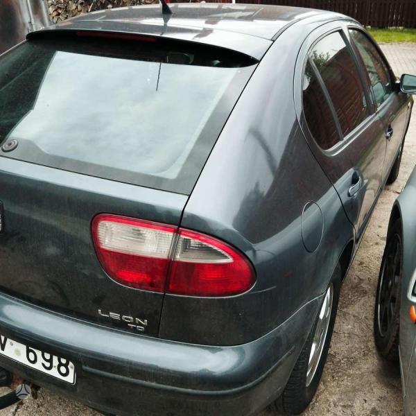 Сеат Леон 2000 в Паневежис на AUTOMOTO.COM.LV Фиолетовый Сеат Леон 2000 в Паневежис, объемом двигателя 1.90 л и пробегом 249 тыс. км за 920 €, фото 5 на AUTOMOTO.COM.LV