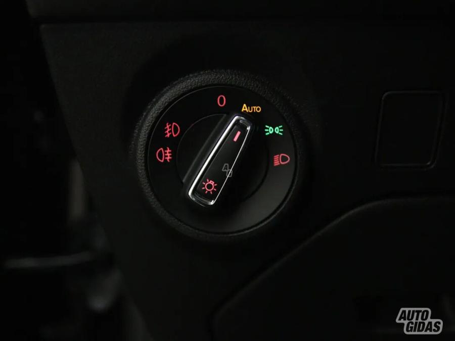 Violet SEAT Leon 2017 in Vilnius, with an engine capacity of 1.60 L and mileage of 266 thousand km for 8599 €, photo 28 on AUTOMOTO.COM.LV