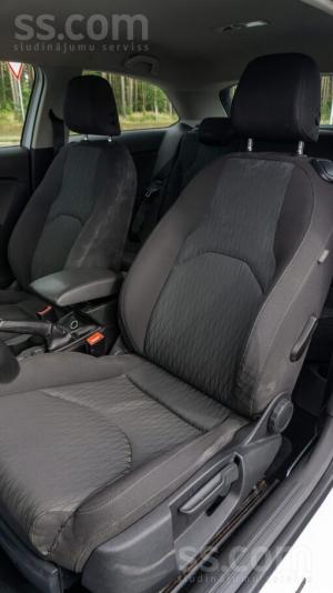 White SEAT Leon 2014 in Riga, with an engine capacity of 1.40 L and mileage of 196 thousand km for 3990 €, photo 23 on AUTOMOTO.COM.LV