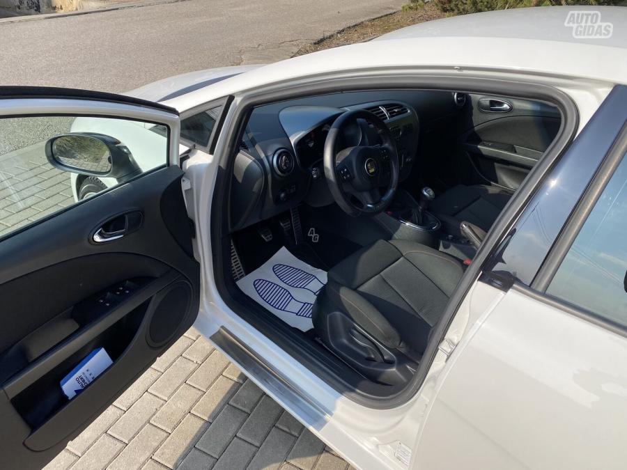 Balts SEAT Leon 2007 Marijampole, ar dzinēja tilpumu 2.00 L un nobraukumu 159 tūkst. km par 7400 €, foto 15 vietnē AUTOMOTO.COM.LV
