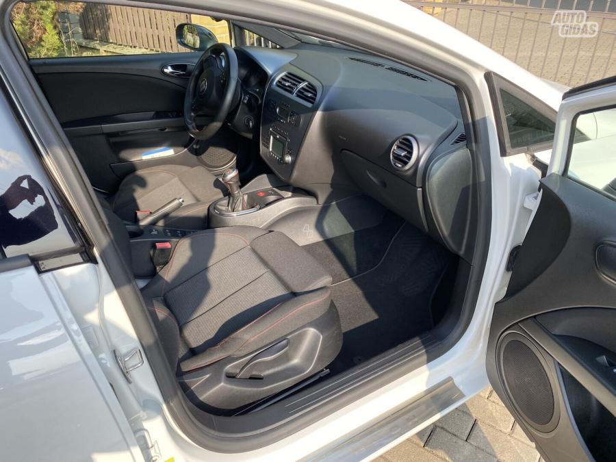 Balts SEAT Leon 2007 Marijampole, ar dzinēja tilpumu 2.00 L un nobraukumu 159 tūkst. km par 7400 €, foto 16 vietnē AUTOMOTO.COM.LV