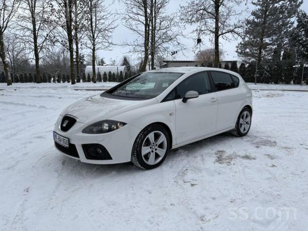 White SEAT Leon 2008 in Bauska, with an engine capacity of 2.00 L and mileage of 262 thousand km for 3900 €, photo 1 on AUTOMOTO.COM.LV