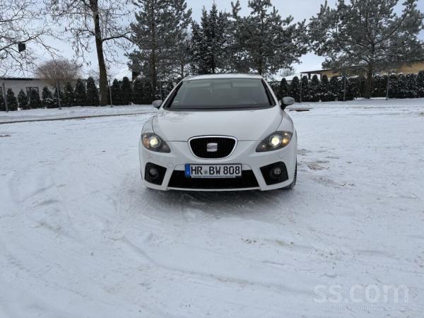 White SEAT Leon 2008 in Bauska, with an engine capacity of 2.00 L and mileage of 262 thousand km for 3900 €, photo 2 on AUTOMOTO.COM.LV