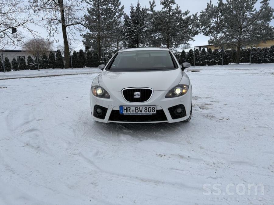White SEAT Leon 2008 in Bauska, with an engine capacity of 2.00 L and mileage of 262 thousand km for 3900 €, photo 2 on AUTOMOTO.COM.LV