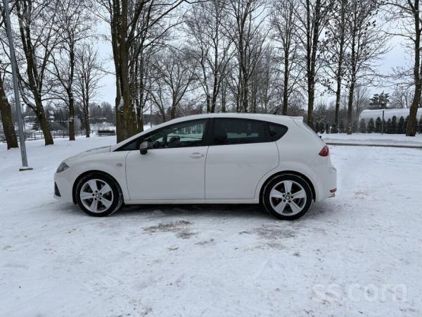 White SEAT Leon 2008 in Bauska, with an engine capacity of 2.00 L and mileage of 262 thousand km for 3900 €, photo 3 on AUTOMOTO.COM.LV