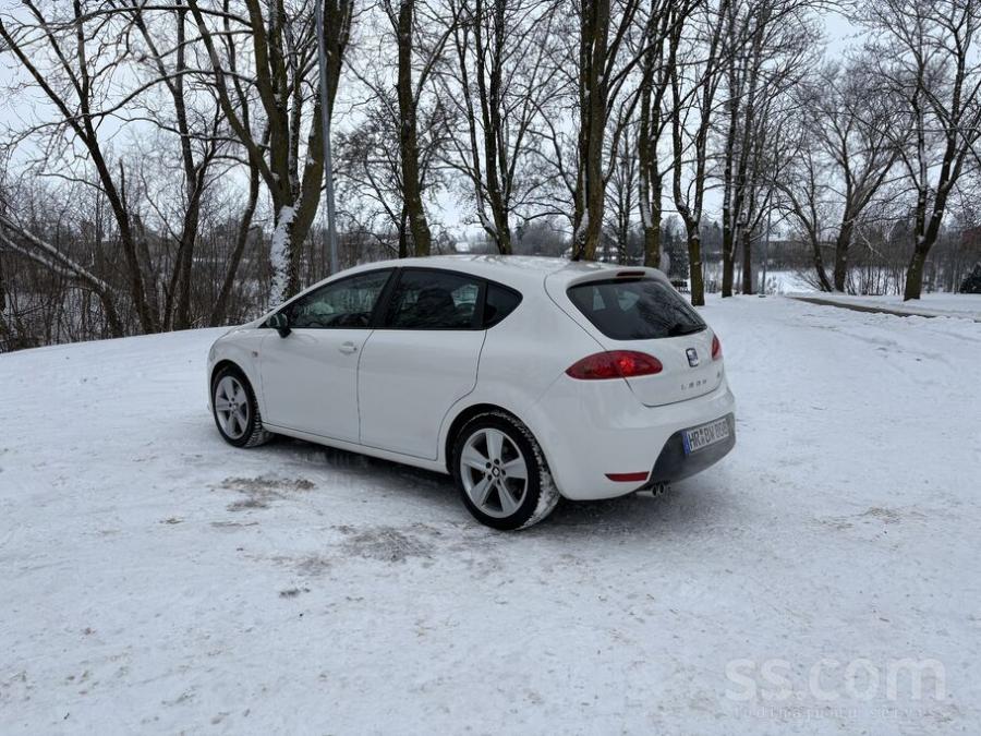 White SEAT Leon 2008 in Bauska, with an engine capacity of 2.00 L and mileage of 262 thousand km for 3900 €, photo 4 on AUTOMOTO.COM.LV