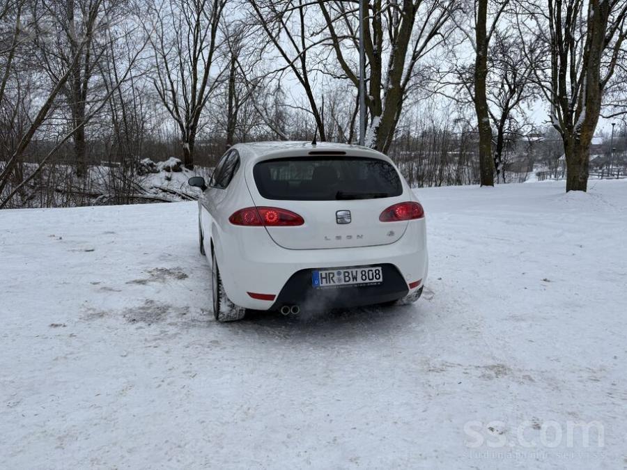 White SEAT Leon 2008 in Bauska, with an engine capacity of 2.00 L and mileage of 262 thousand km for 3900 €, photo 5 on AUTOMOTO.COM.LV