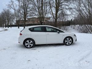White SEAT Leon 2008 in Bauska, with an engine capacity of 2.00 L and mileage of 262 thousand km for 3900 €, photo 7 on AUTOMOTO.COM.LV