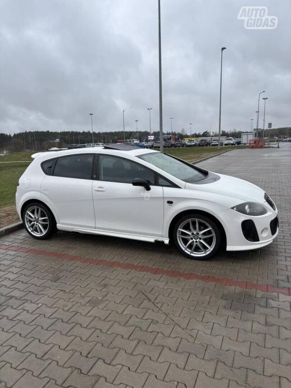 White SEAT Leon 2008 in Ukmerge, with an engine capacity of 2.00 L and mileage of 400 thousand km for 3500 €, photo 2 on AUTOMOTO.COM.LV