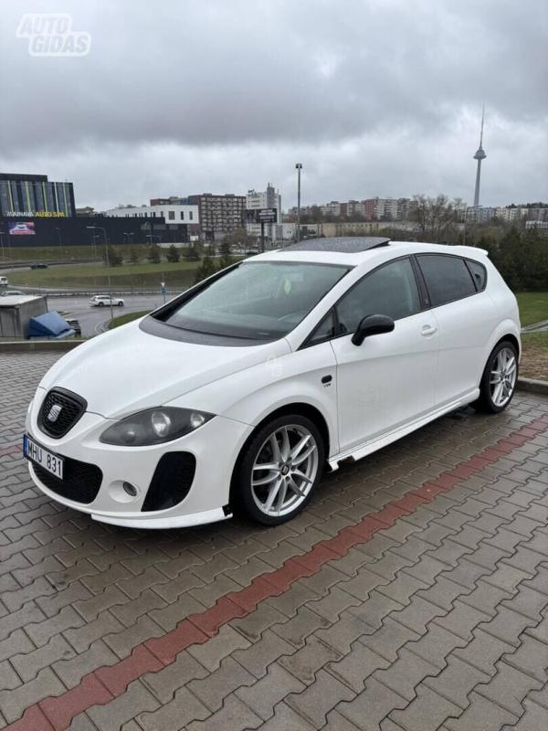 White SEAT Leon 2008 in Ukmerge, with an engine capacity of 2.00 L and mileage of 400 thousand km for 3500 €, photo 3 on AUTOMOTO.COM.LV