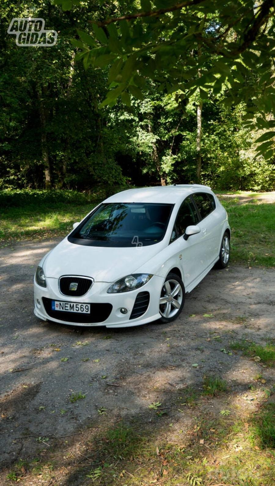 White SEAT Leon 2008 in Jonava, with an engine capacity of 2.00 L and mileage of 289 thousand km for 1900 €, photo 1 on AUTOMOTO.COM.LV
