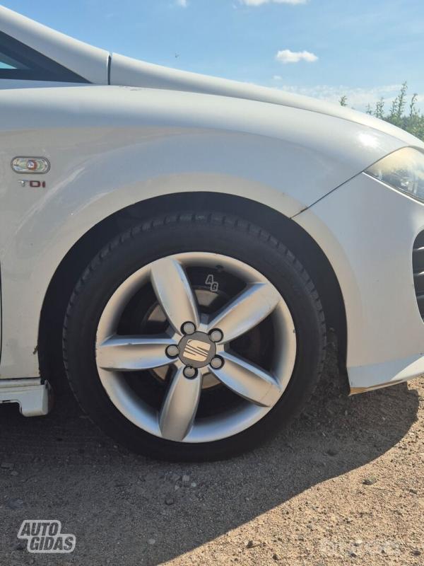 White SEAT Leon 2008 in Jonava, with an engine capacity of 2.00 L and mileage of 289 thousand km for 1900 €, photo 8 on AUTOMOTO.COM.LV