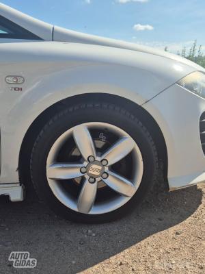 White SEAT Leon 2008 in Jonava, with an engine capacity of 2.00 L and mileage of 289 thousand km for 1900 €, photo 9 on AUTOMOTO.COM.LV