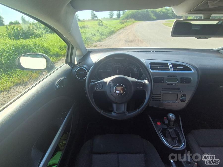 White SEAT Leon 2008 in Jonava, with an engine capacity of 2.00 L and mileage of 289 thousand km for 1900 €, photo 14 on AUTOMOTO.COM.LV