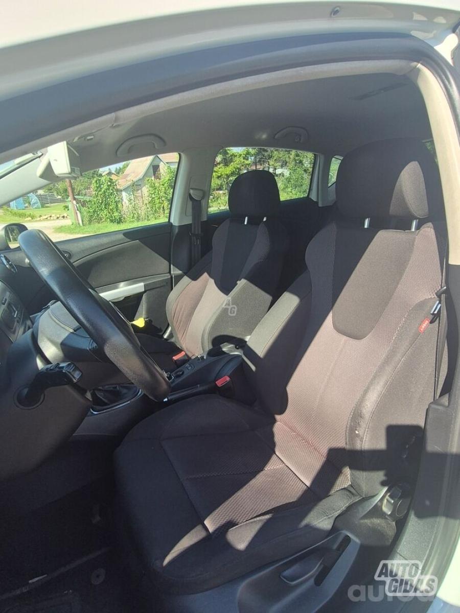 Balts SEAT Leon 2008 Jonava, ar dzinēja tilpumu 2.00 L un nobraukumu 289 tūkst. km par 1900 €, foto 13 vietnē AUTOMOTO.COM.LV
