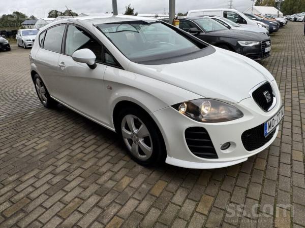 White SEAT Leon 2008 in Talsi, with an engine capacity of 1.60 L and mileage of 313 thousand km for 1795 €, photo 4 on AUTOMOTO.COM.LV