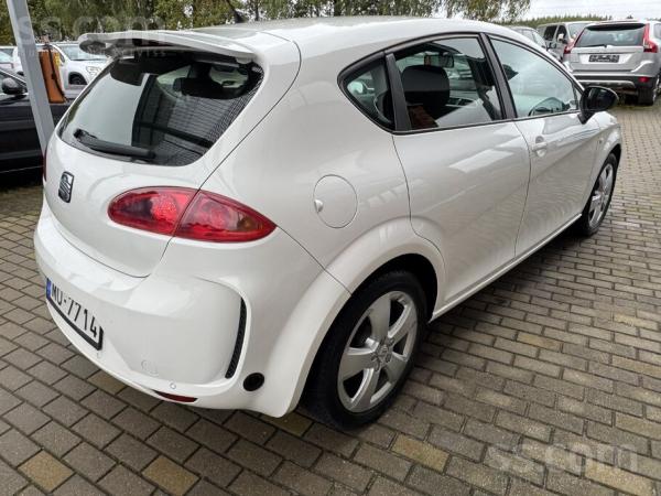 White SEAT Leon 2008 in Talsi, with an engine capacity of 1.60 L and mileage of 313 thousand km for 1795 €, photo 5 on AUTOMOTO.COM.LV