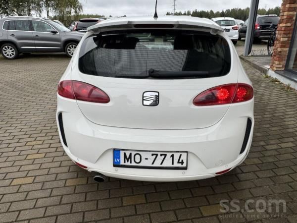 White SEAT Leon 2008 in Talsi, with an engine capacity of 1.60 L and mileage of 313 thousand km for 1795 €, photo 6 on AUTOMOTO.COM.LV