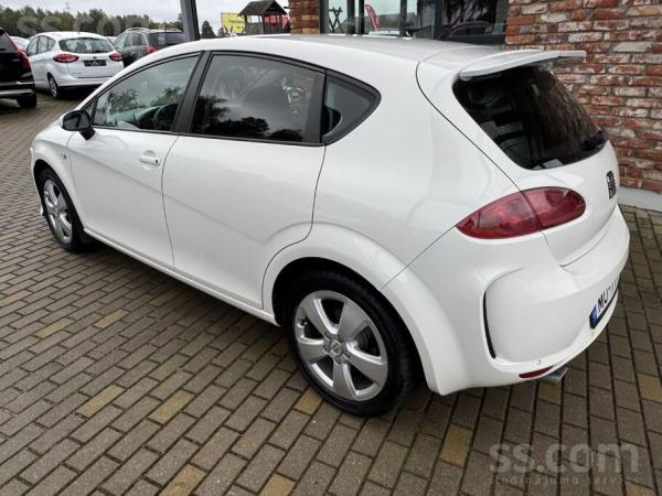 White SEAT Leon 2008 in Talsi, with an engine capacity of 1.60 L and mileage of 313 thousand km for 1795 €, photo 7 on AUTOMOTO.COM.LV