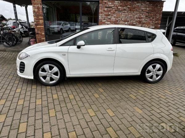 White SEAT Leon 2008 in Talsi, with an engine capacity of 1.60 L and mileage of 313 thousand km for 1795 €, photo 8 on AUTOMOTO.COM.LV