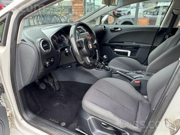 White SEAT Leon 2008 in Talsi, with an engine capacity of 1.60 L and mileage of 313 thousand km for 1795 €, photo 9 on AUTOMOTO.COM.LV