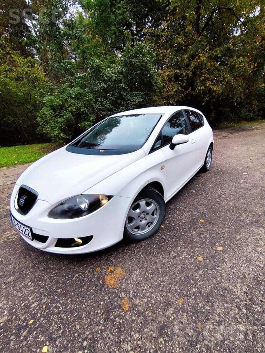 White SEAT Leon 2008 in Cesis, with an engine capacity of 1.90 L and mileage of 286 thousand km for 2400 €, photo 3 on AUTOMOTO.COM.LV