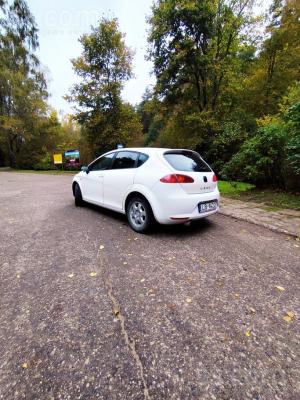 White SEAT Leon 2008 in Cesis, with an engine capacity of 1.90 L and mileage of 286 thousand km for 2400 €, photo 4 on AUTOMOTO.COM.LV