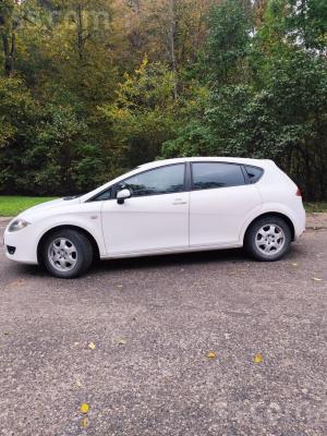 White SEAT Leon 2008 in Cesis, with an engine capacity of 1.90 L and mileage of 286 thousand km for 2400 €, photo 6 on AUTOMOTO.COM.LV