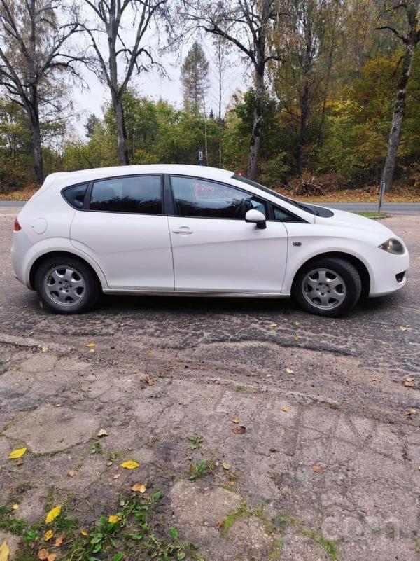 White SEAT Leon 2008 in Cesis, with an engine capacity of 1.90 L and mileage of 286 thousand km for 2400 €, photo 7 on AUTOMOTO.COM.LV