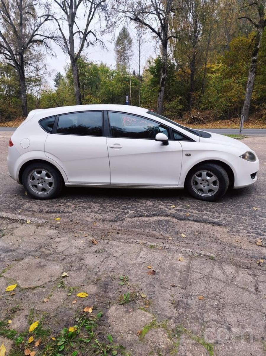 White SEAT Leon 2008 in Cesis, with an engine capacity of 1.90 L and mileage of 286 thousand km for 2400 €, photo 7 on AUTOMOTO.COM.LV