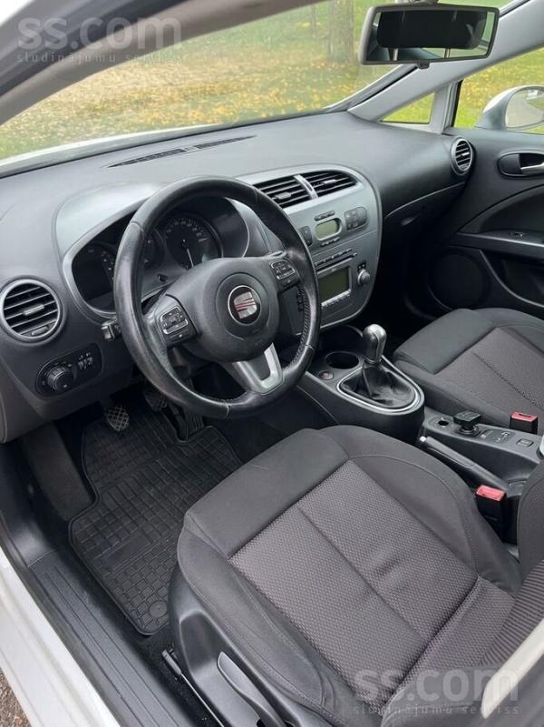 White SEAT Leon 2008 in Cesis, with an engine capacity of 1.90 L and mileage of 286 thousand km for 2400 €, photo 8 on AUTOMOTO.COM.LV