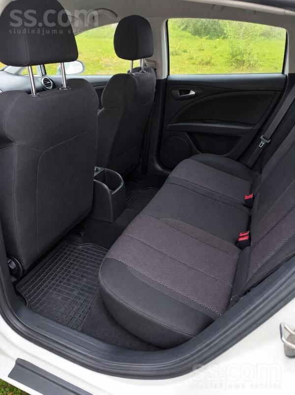 White SEAT Leon 2008 in Cesis, with an engine capacity of 1.90 L and mileage of 286 thousand km for 2400 €, photo 9 on AUTOMOTO.COM.LV