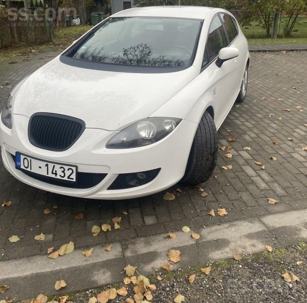 White SEAT Leon 2009 in Limbazi, with an engine capacity of 1.40 L and mileage of 284 thousand km for 2200 €, photo 4 on AUTOMOTO.COM.LV