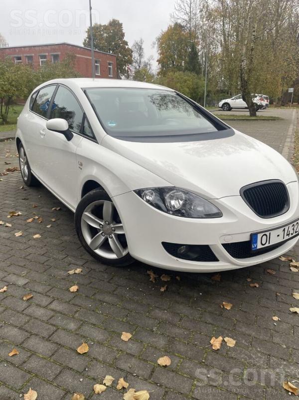 White SEAT Leon 2009 in Limbazi, with an engine capacity of 1.40 L and mileage of 284 thousand km for 2200 €, photo 6 on AUTOMOTO.COM.LV
