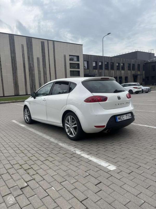Balts SEAT Leon 2009 Tauragė, ar dzinēja tilpumu 2.00 L un nobraukumu 214 tūkst. km par 3000 €, foto 5 vietnē AUTOMOTO.COM.LV