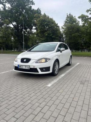 White SEAT Leon 2009 in Taurage, with an engine capacity of 2.00 L and mileage of 214 thousand km for 3000 €, photo 7 on AUTOMOTO.COM.LV
