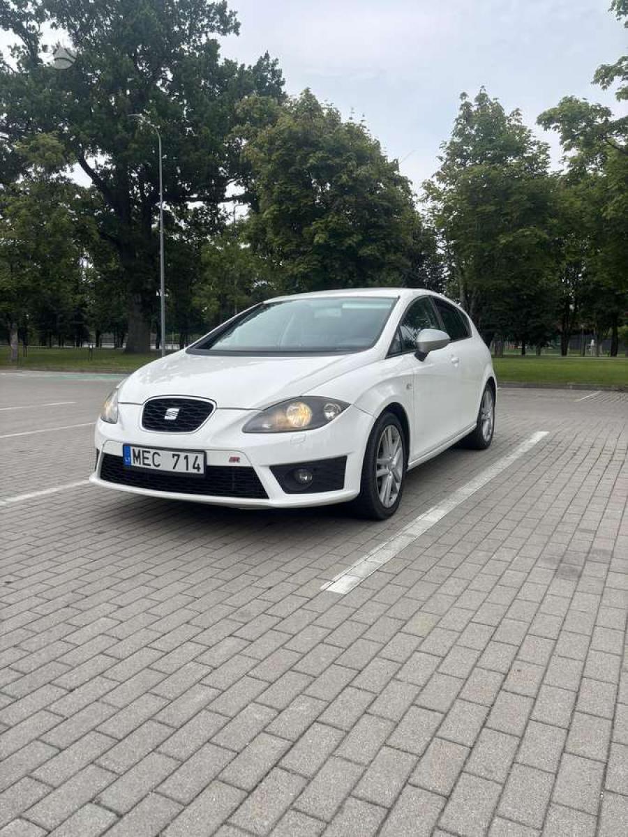 White SEAT Leon 2009 in Taurage, with an engine capacity of 2.00 L and mileage of 214 thousand km for 3000 €, photo 7 on AUTOMOTO.COM.LV