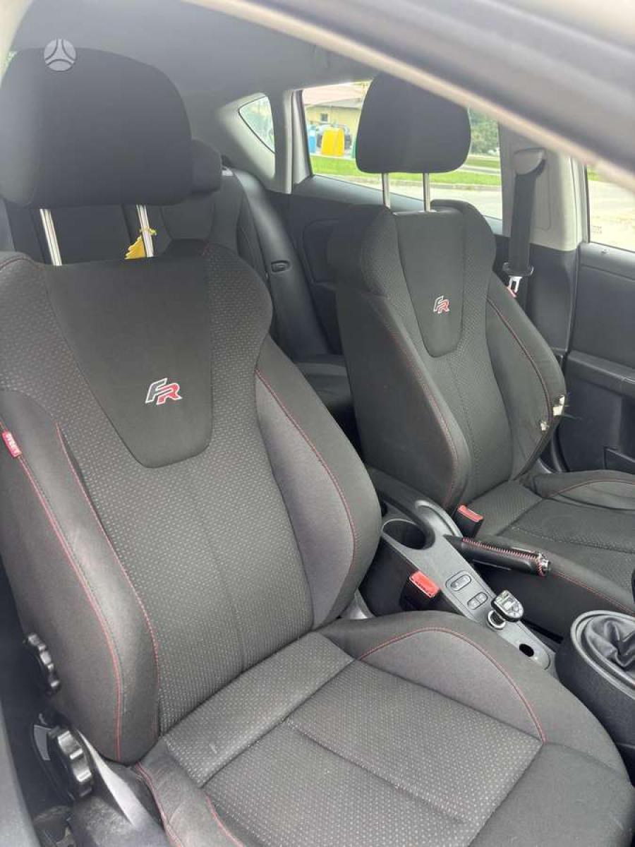 White SEAT Leon 2009 in Taurage, with an engine capacity of 2.00 L and mileage of 214 thousand km for 3000 €, photo 9 on AUTOMOTO.COM.LV