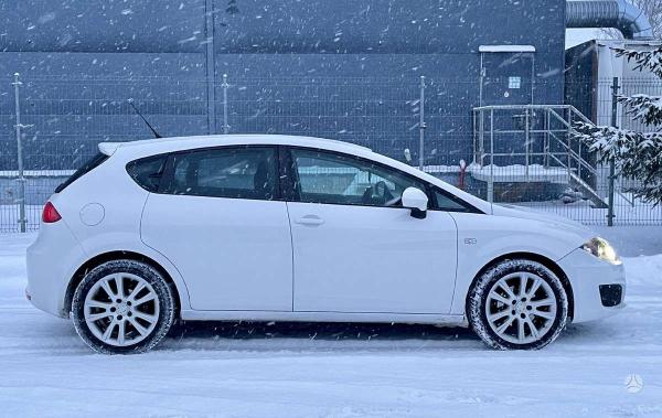 White SEAT Leon 2010 in Panevezys, with an engine capacity of 1.60 L and mileage of 280 thousand km for 3300 €, photo 2 on AUTOMOTO.COM.LV