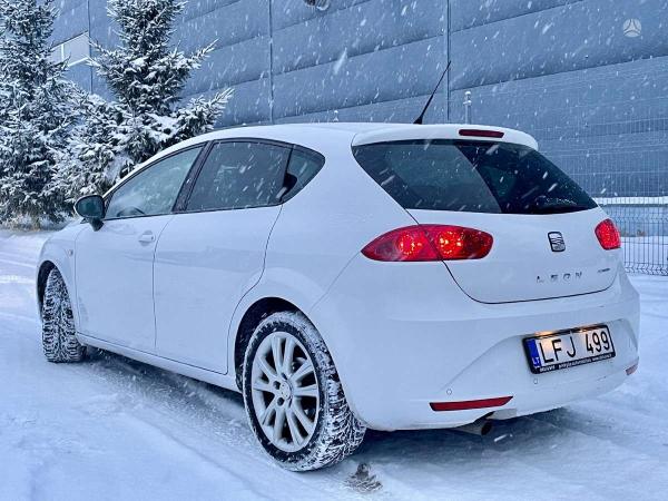 White SEAT Leon 2010 in Panevezys, with an engine capacity of 1.60 L and mileage of 280 thousand km for 3300 €, photo 5 on AUTOMOTO.COM.LV
