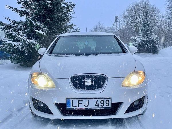 White SEAT Leon 2010 in Panevezys, with an engine capacity of 1.60 L and mileage of 280 thousand km for 3300 €, photo 8 on AUTOMOTO.COM.LV