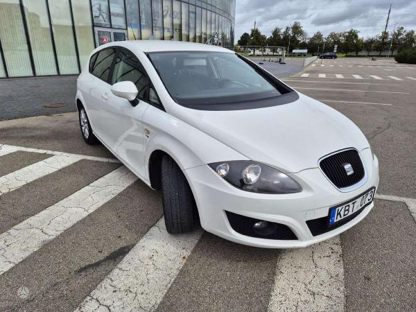 White SEAT Leon 2010 in Siauliai, with an engine capacity of 1.80 L and mileage of 246 thousand km for 3500 €, photo 7 on AUTOMOTO.COM.LV