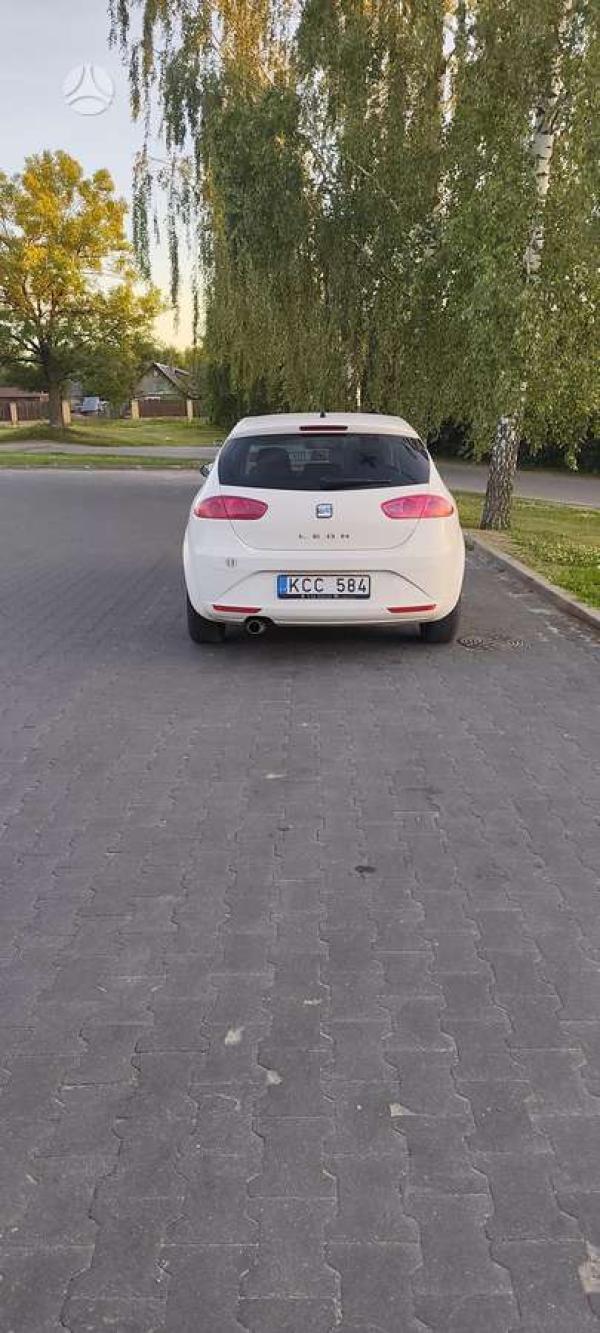 White SEAT Leon 2010 in Vilnius, with an engine capacity of 1.60 L and mileage of 237 thousand km for 2300 €, photo 4 on AUTOMOTO.COM.LV