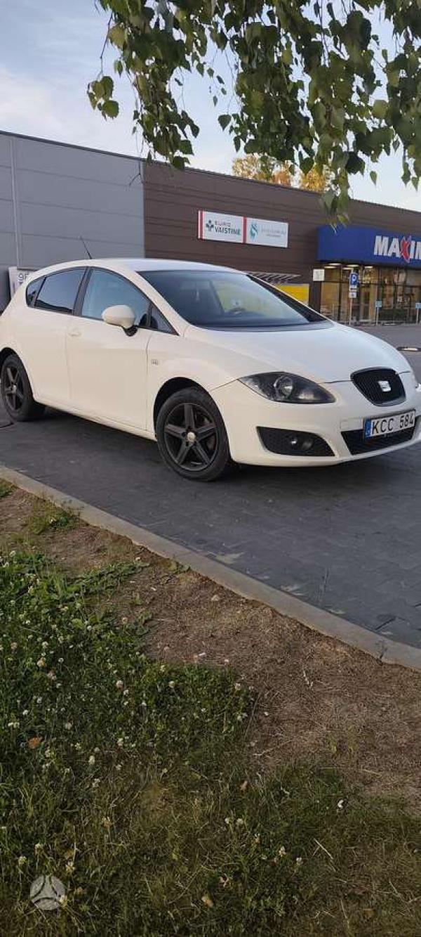 White SEAT Leon 2010 in Vilnius, with an engine capacity of 1.60 L and mileage of 237 thousand km for 2300 €, photo 7 on AUTOMOTO.COM.LV