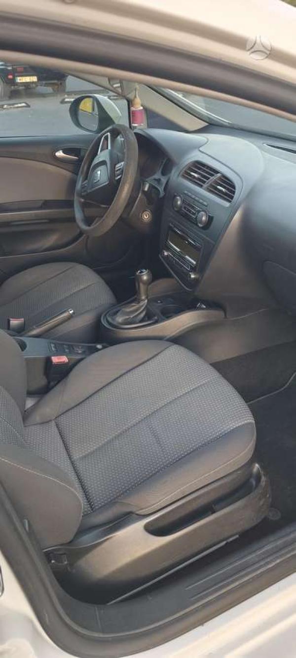 White SEAT Leon 2010 in Vilnius, with an engine capacity of 1.60 L and mileage of 237 thousand km for 2300 €, photo 8 on AUTOMOTO.COM.LV