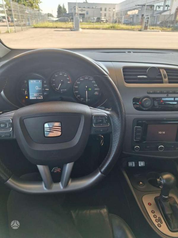 White SEAT Leon 2010 in Panevezys, with an engine capacity of 2.00 L and mileage of 211 thousand km for 5450 €, photo 7 on AUTOMOTO.COM.LV