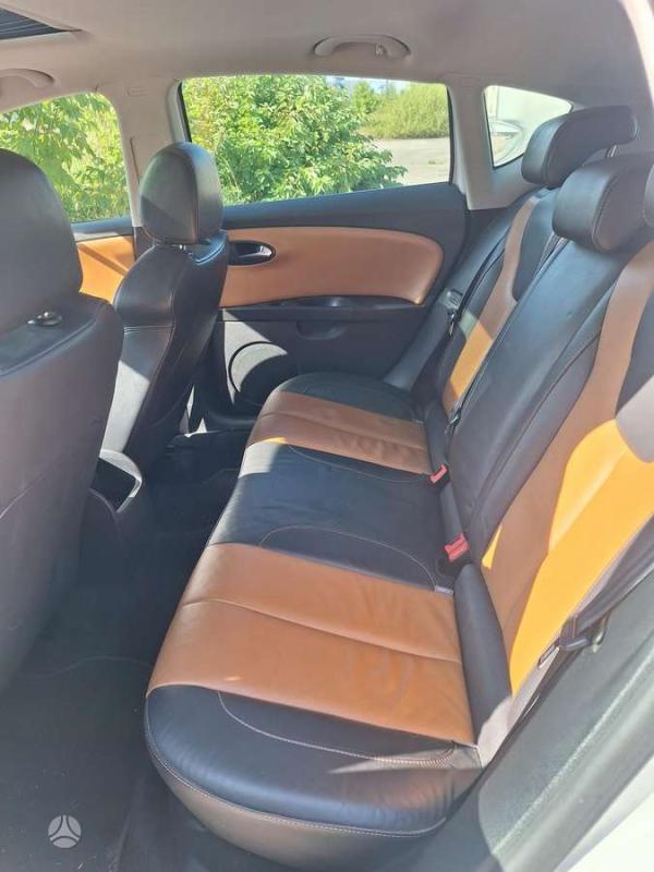 White SEAT Leon 2010 in Panevezys, with an engine capacity of 2.00 L and mileage of 211 thousand km for 5450 €, photo 10 on AUTOMOTO.COM.LV
