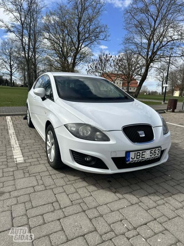 White SEAT Leon 2011 in Kelme, with an engine capacity of 1.60 L and mileage of 201 thousand km for 3500 €, photo 2 on AUTOMOTO.COM.LV