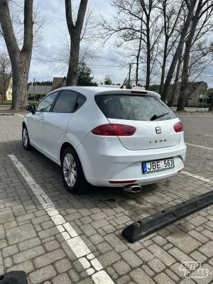 White SEAT Leon 2011 in Kelme, with an engine capacity of 1.60 L and mileage of 201 thousand km for 3500 €, photo 4 on AUTOMOTO.COM.LV